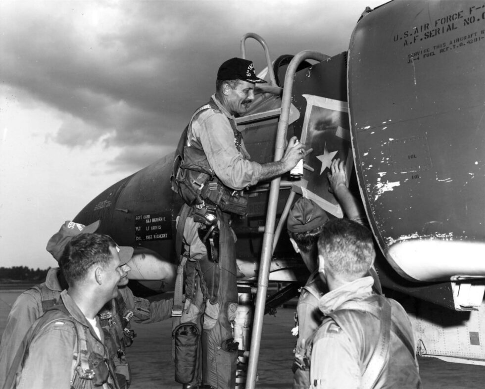 The Defiant One: Col Robin Olds, U.S. Air Force (1942-1973 ...